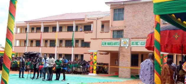 Akufo-Addo meets victims of Akim Oda fire disaster - MyJoyOnline.com