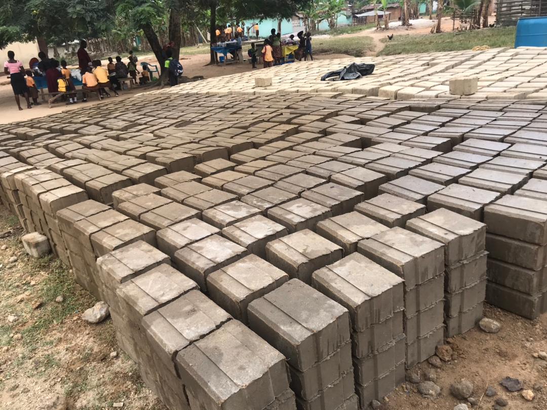 The Classroom Project a relief to Asikuma-Odoben-Brakwa District - DCE ...