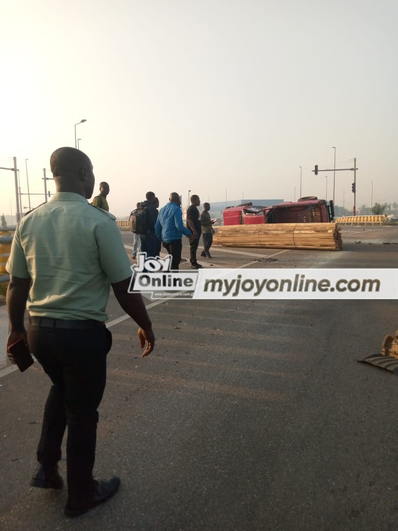 STC bus and pick-up truck crash on Accra-Tema motorway - MyJoyOnline.com